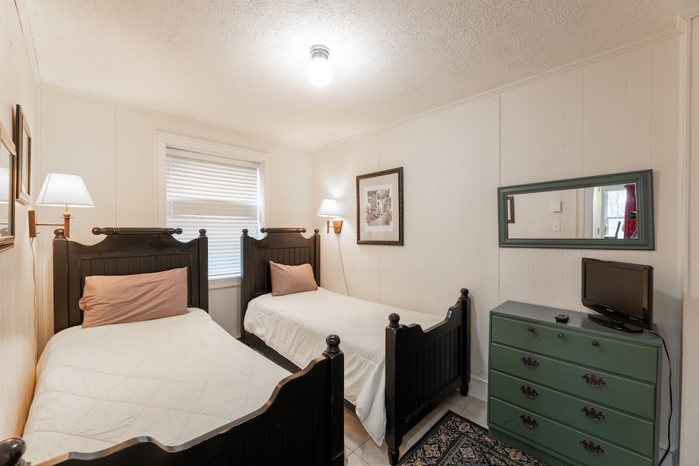 5br Chalet Stunning Views,hot Tub,walk To Slopes - Snowshoe, WV