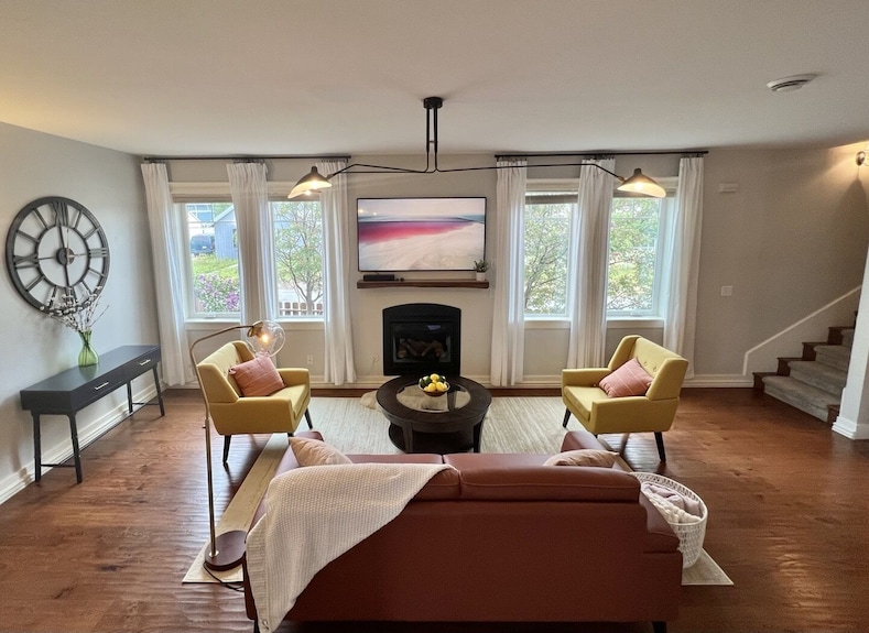 Downtown Mid-century Modern Luxury Getaway - Anchorage, AK