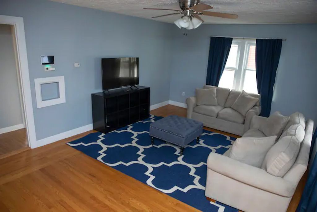 Cozy 2 Bedroom Home Located Minutes From Downtown - New Haven, CT