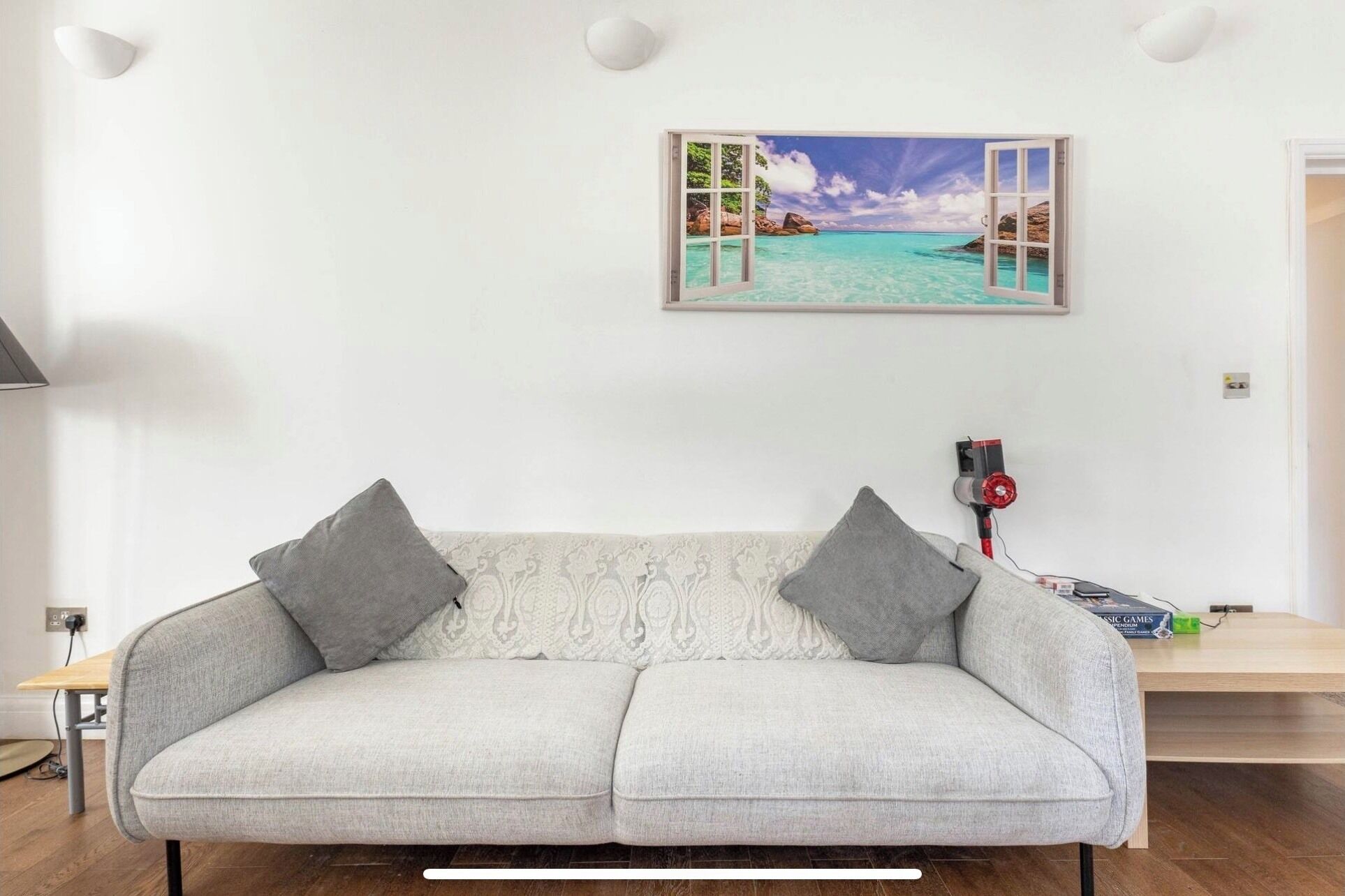 Stylish 2-bed, 2-bath Flat With Free Parking For 2 Cars & Easy Tube Access - Londres