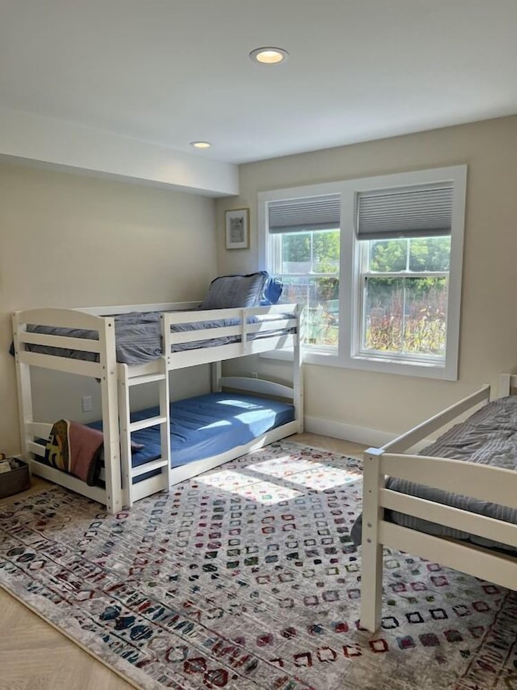Spacious & Modern Berkshires Getaway - Stockbridge, MA