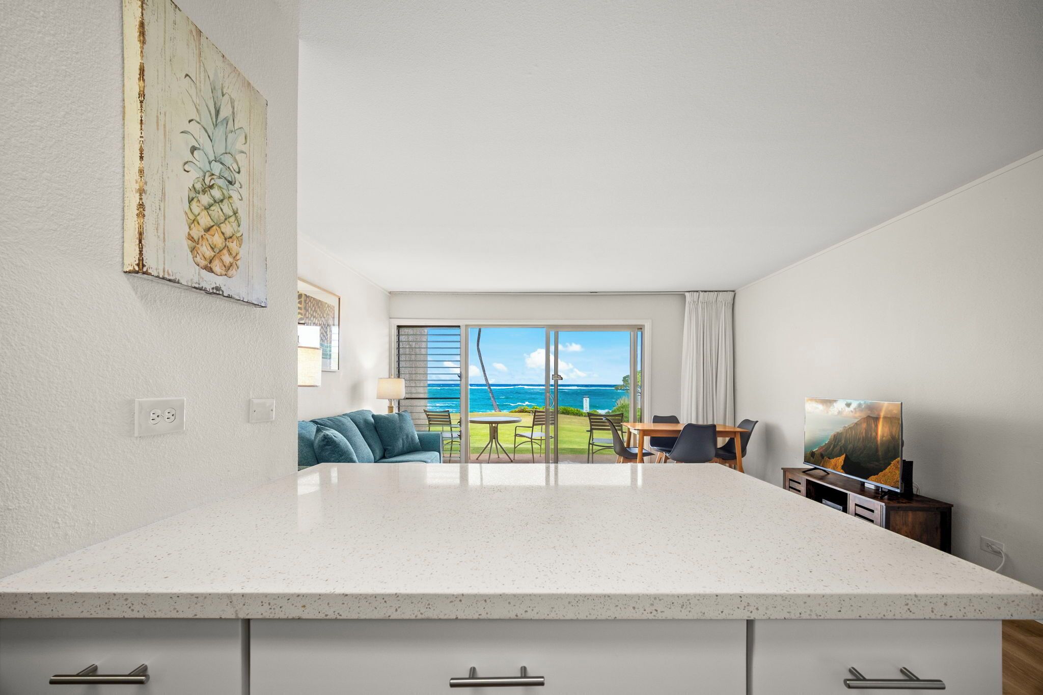 Kapaa Shore Resort A101, Oceanfront, King Bed, Ground Floor, End Unit, Ac - Kauai, HI