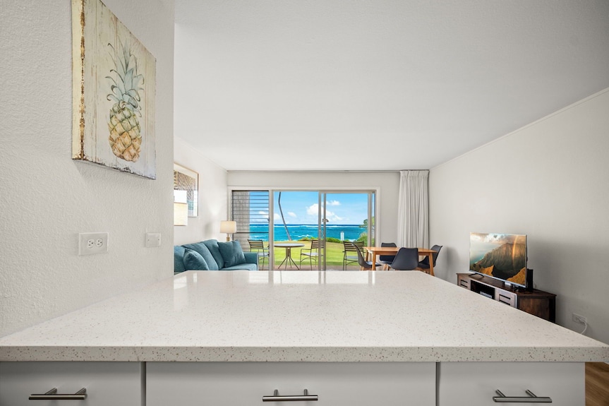 Kapaa Shore Resort A101, Oceanfront, King Bed, Ground Floor, End Unit, Ac - Anahola Beach