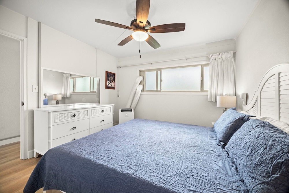 Kapaa Shore Resort A101, Oceanfront, King Bed, Ground Floor, End Unit, Ac - Kauai, HI