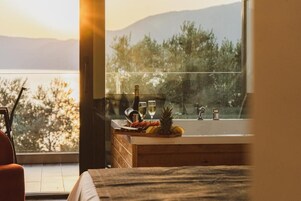 Superior Deluxe Room | Roupas de cama premium, frigobar, escrivaninha