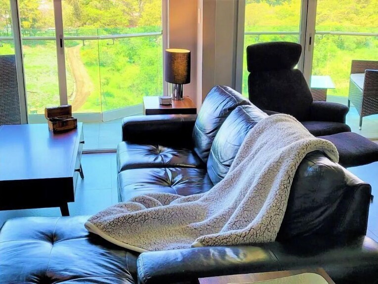 3 Vistas, Modern Serenity & Stunning Balcony Views - San José, Costa Rica