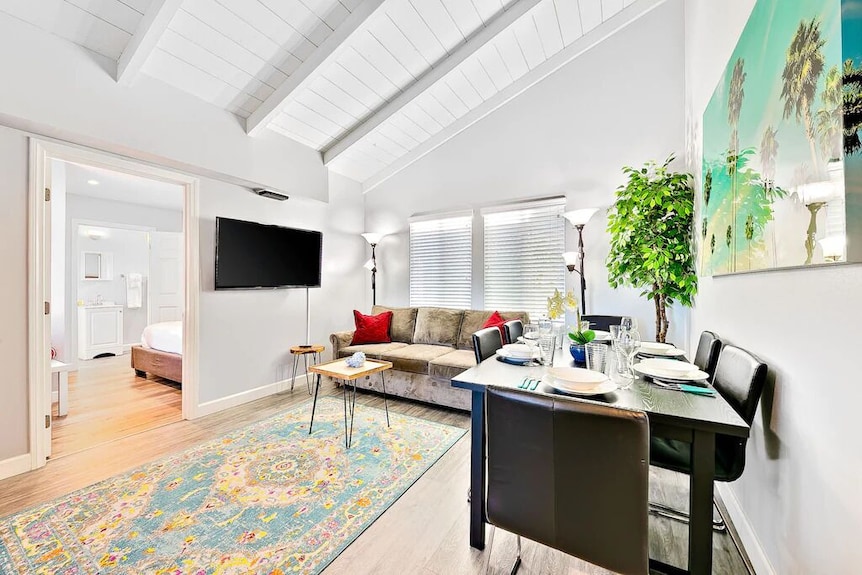 4 Bedroom Across From The Beach And Boardwalk - Newport Beach, CA