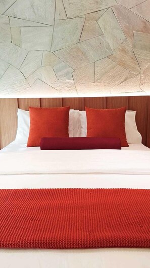 1 quarto, secretária, secretária adequada para computadores portáteis 