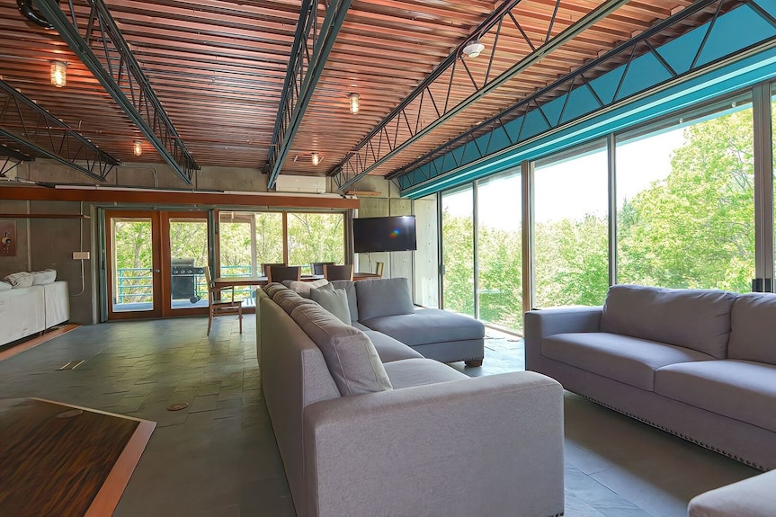Secluded 20 Acre 10br Ultra Contemporary Retreat - Ipswich, MA