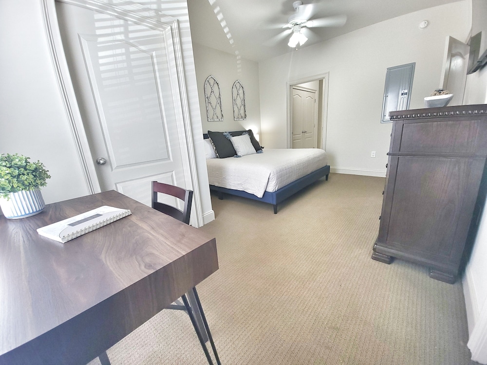 Luxury Condo, Located Within Walking Distance Of Bryant-denny Stadium - Tuscaloosa