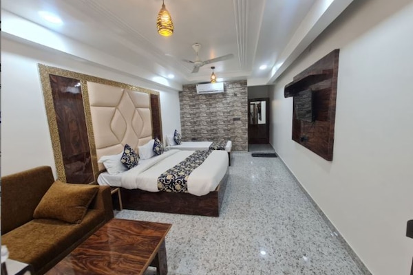 Quarto (Standard Triple Bed AC) | Fachada do alojamento