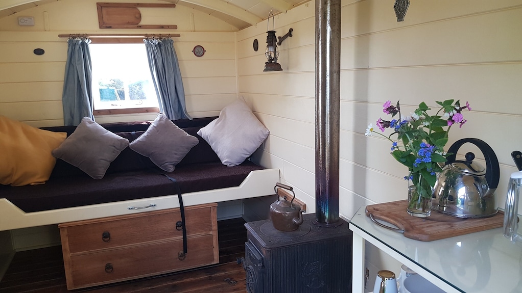 Shepherd's Hut Set In Private Meadow - West Sussex
