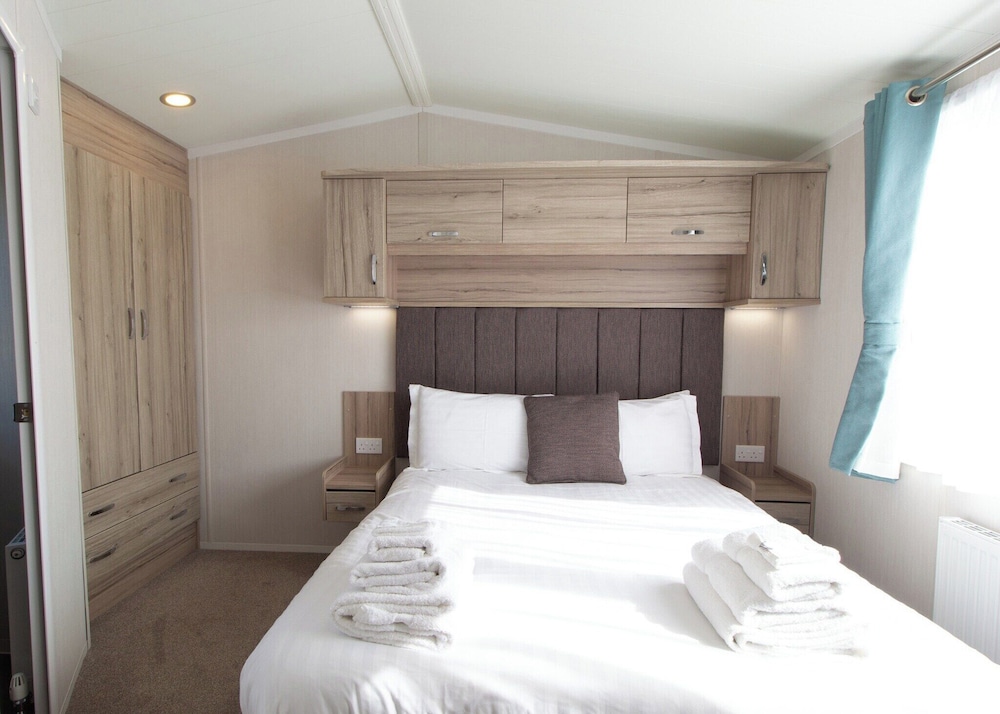 Spacious And Luxurious Lodge Situated On The Sea Front. - Dumfries and Galloway