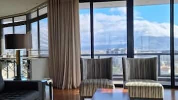 Apartamento standard, 2 quartos | Sala de estar