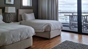 Apartamento standard, 2 quartos | 1 quarto, cofres nos quartos, Wi-Fi de cortesia