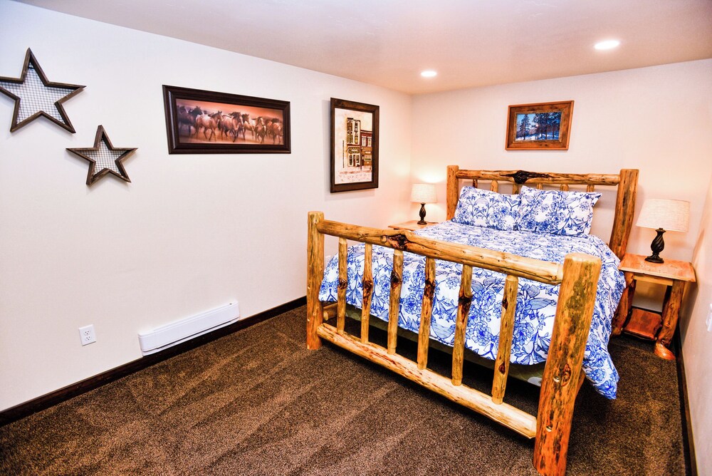 Large Cabin Hot Tub, Sauna, Fire Pit, Bbq, 2 Decks, Updated Kitchen - 매컬