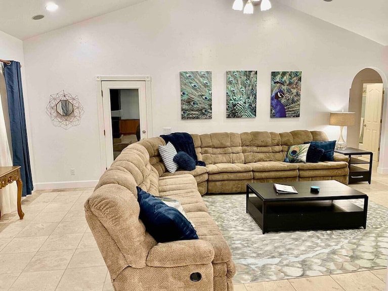 Peacock Suite - Private Hot Tub - Sleeps 4 - Bbq - California