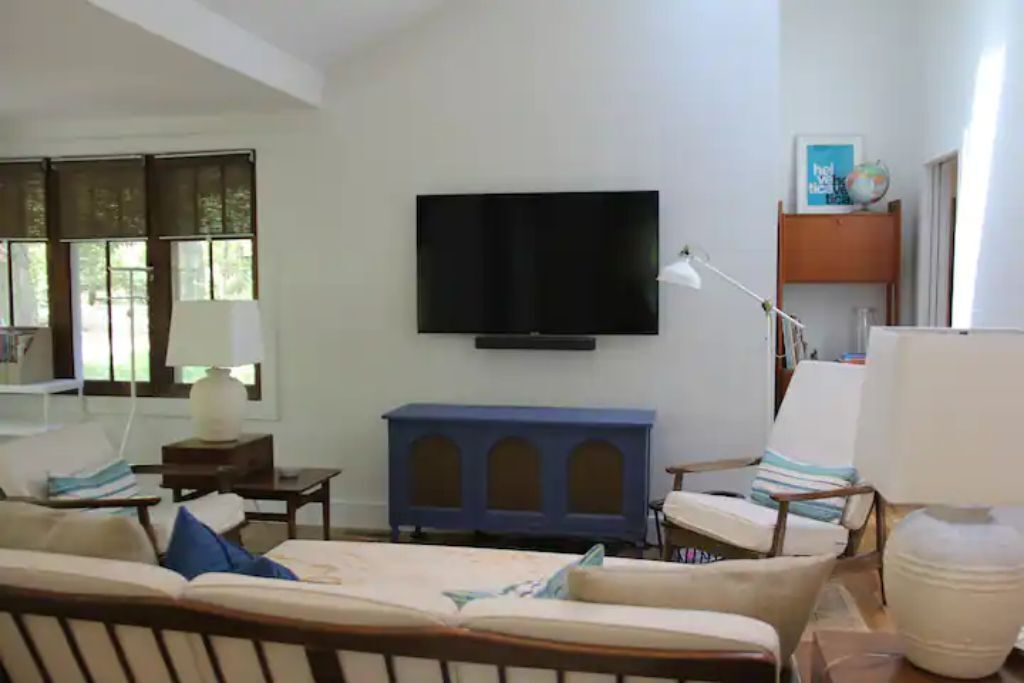 Newly Rehabbed 3-bedroom Harbor Country Cottage! - Union Pier, MI