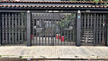 Fachada da propriedade