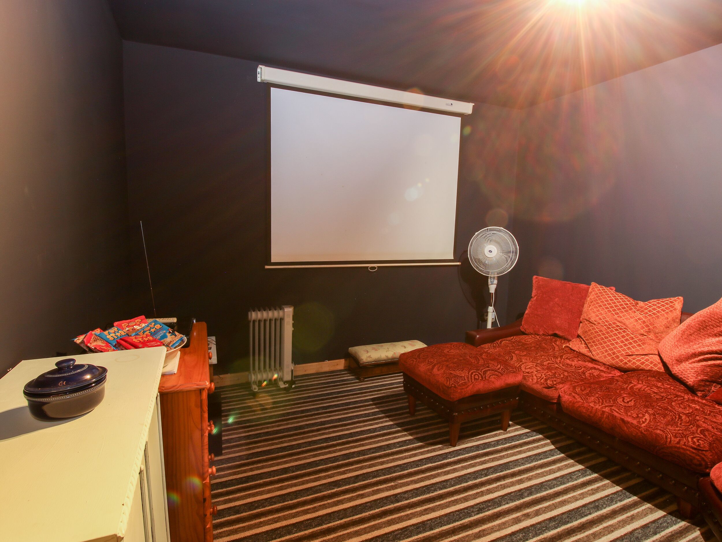 The Retreat, Pet Friendly, With Hot Tub In Llanrhaeadr-ym-mochnant - North Wales