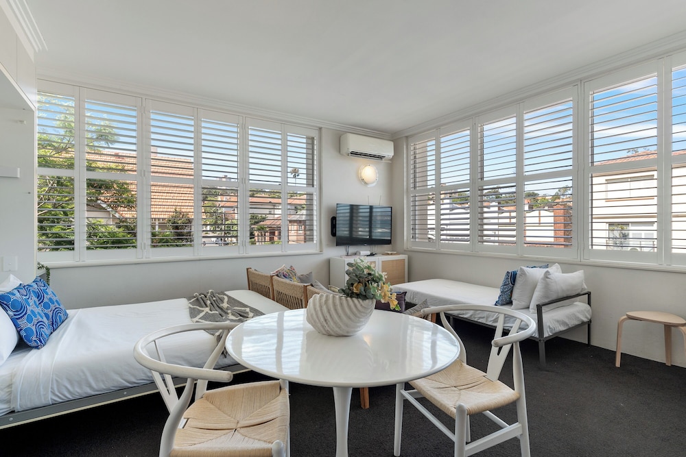 Getawayz Nsw - Bay Court Ii -Spacious Waterside Studio Next To Hayes Beach, Cafes & Ferry! - North Sydney