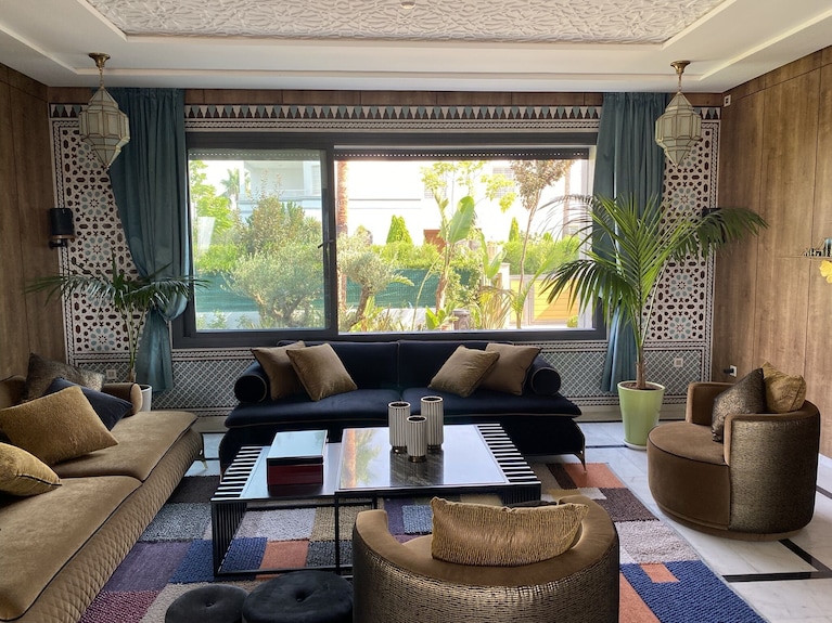 Luxurious 10 Bedroom Villa With Swimming Pool. - Morocco