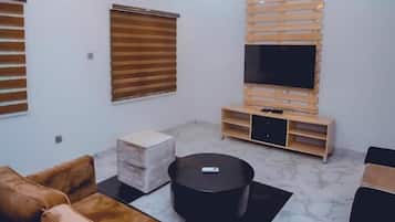 Smart TV de 42 polegadas com canais via satélite, televisor