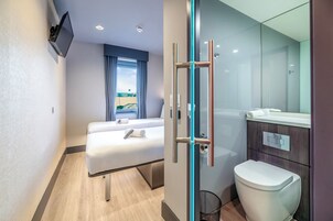 Quarto Twin, 2 camas individuais | Secretária adequada para computadores portáteis, quartos insonorizados 