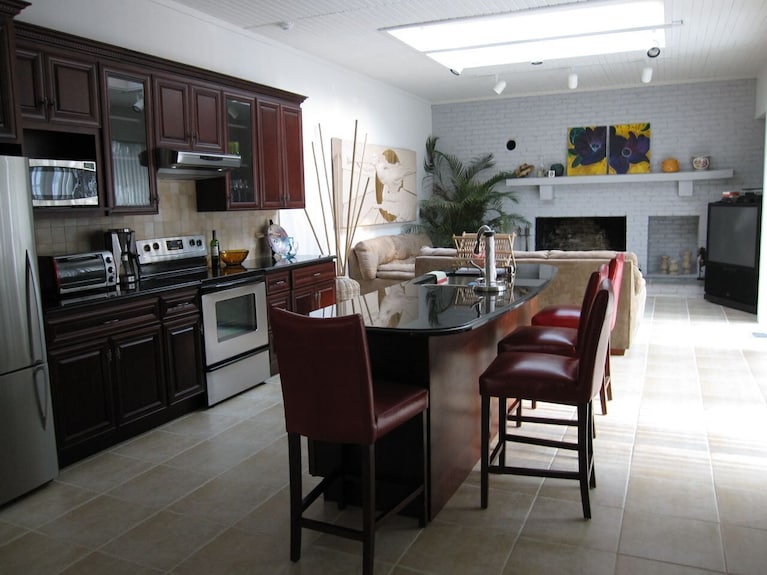 Large Room W Use Of Pool/tennis In Spacious Home - Long Island, NY