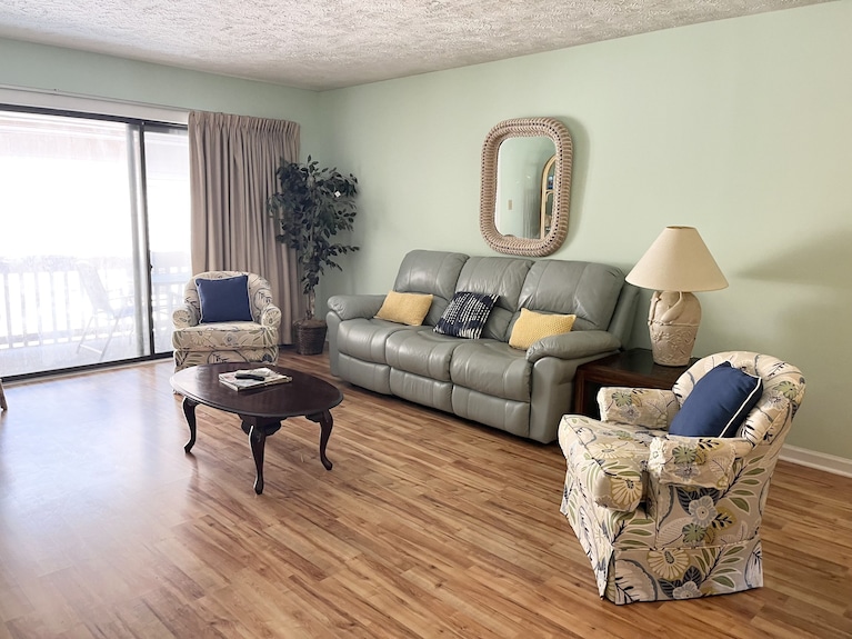 Pelican Perch With Pool View Condo W/ 3 Porches! - Myrtle Beach, SC