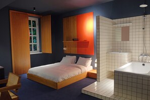Quarto Duplo Júnior, varanda | Roupa de alta qualidade, camas de colchão pillowtop, cofre no quarto 