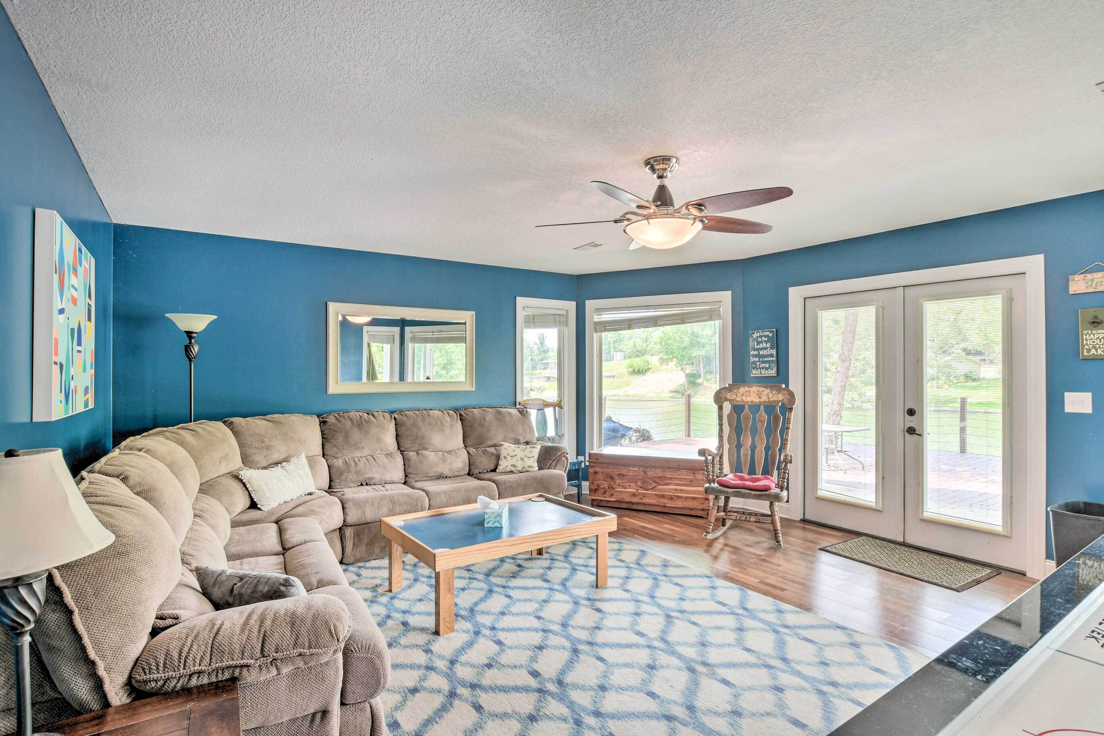 Waterfront Getaway W/ Fire Pit + Game Room! - Lake Secession, SC