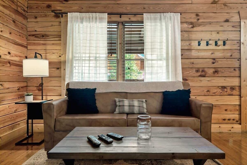 Sleeps 4, Warm & Inviting Cabin・grill・resort Perks - Pigeon Forge, TN
