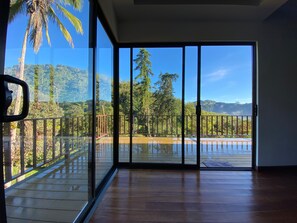 Quarto Premium | Secretária, secretária adequada para computadores portáteis 