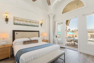 Quarto de Luxo, 1 cama king-size, junto à piscina | Roupa de alta qualidade, camas de colchão pillowtop, minibar