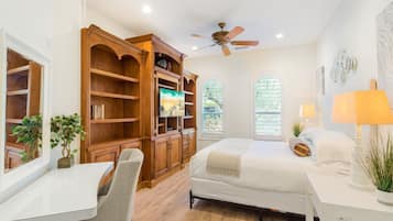 Quarto Deluxe, 1 cama king-size | Roupa de alta qualidade, camas de colchão pillowtop, minibar