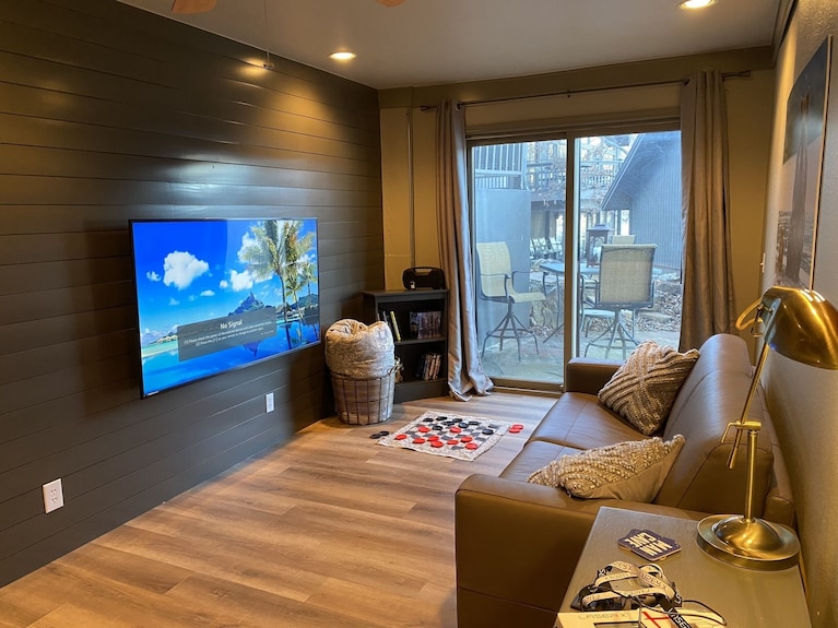 Water's Edge - Literally On Beaver Lake! - Beaver Lake, AR