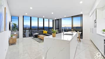 Cobertura, 2 quartos, vista para o rio | Cozinha privada | Geladeira grande, micro-ondas, fogão, cooktop