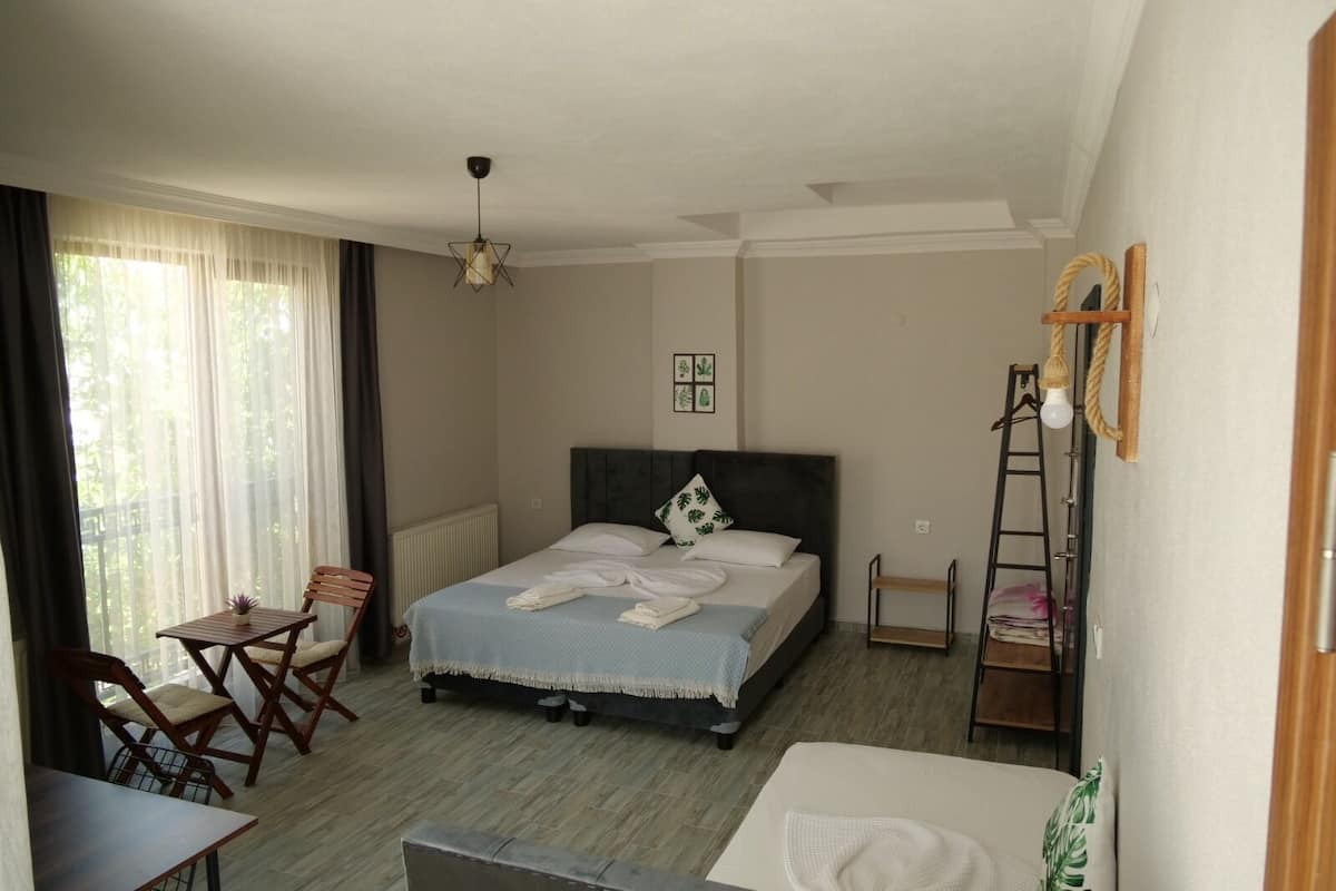 1 quarto, Wi-Fi de cortesia, roupa de cama