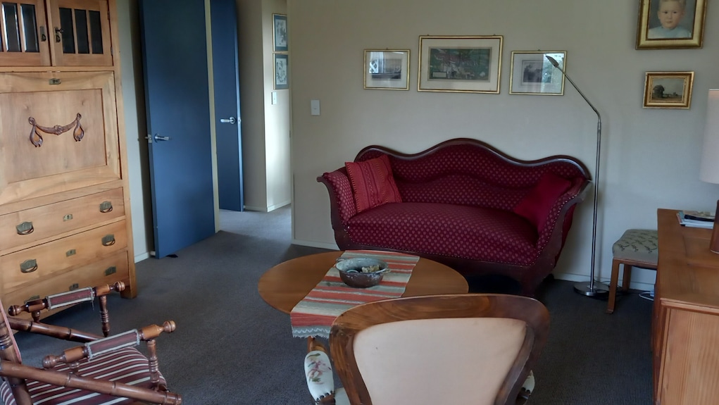 Cosy Country Cottage Retreat - Close To The Airport And The Mountains - West Coast