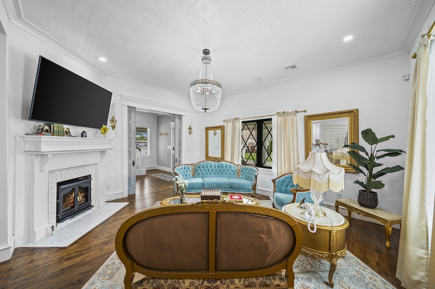 Rose District- Historical Home Away From Home - Broken Arrow