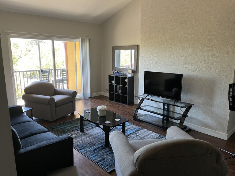Lovely Two Bedroom With Pool - Walnut Creek, CA