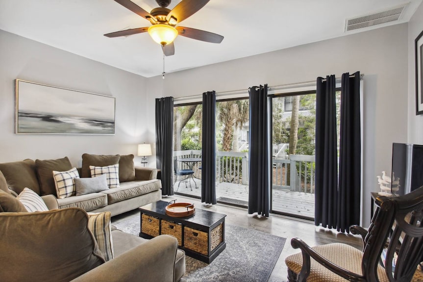 Ocean Breeze 66 -Updated Townhouse, Coligny Area, Pools, Walk To Beach, Private Deck, Tennis - South Carolina