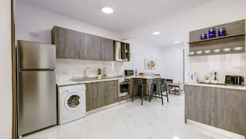 Apartamento (2 Bedrooms) | Cozinha privada | Micro-ondas, fogão, cooktop, lava-louças