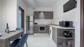 Micro-ondas, fogão, máquina de café expresso, torradeira