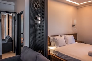 Superior Double Room-Sharing Pool - Sea View | Área de estar | Smart TV 43 polegadas com canais via satélite, TV, Netflix