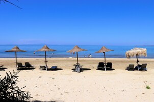 Perto da praia, areia branca 