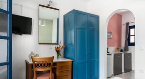 Suíte estúdio panorâmica, 1 cama King, vista para o mar | Roupas de cama premium, cofres nos quartos, individualmente decorados