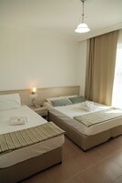 Deluxe Triple Room with Mountain and Sea View | 1 quarto, roupas de cama premium, Wi-Fi de cortesia, roupa de cama