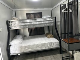Casa (3) | Ferro/tábua de engomar, roupa de cama fornecida 